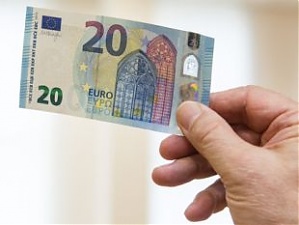 New 20 euro banknote presented to cash handlers at Bank of Lithuania ...
